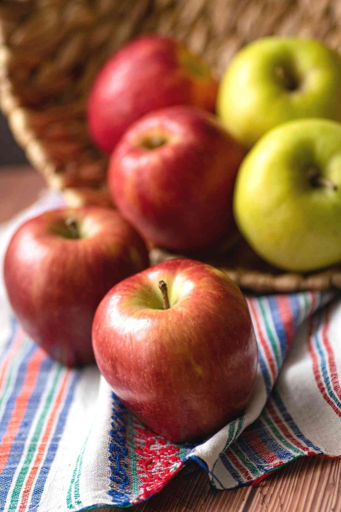 Apple Pie Cake (Romanian Apple Cake) - SugarYums