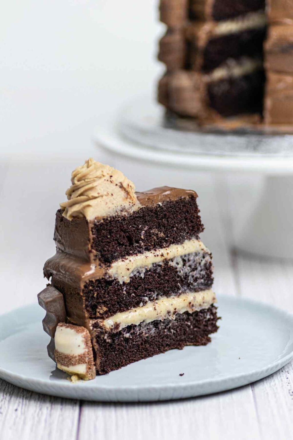 Kinder Bueno Cake with White Chocolate & Hazelnut - SugarYums