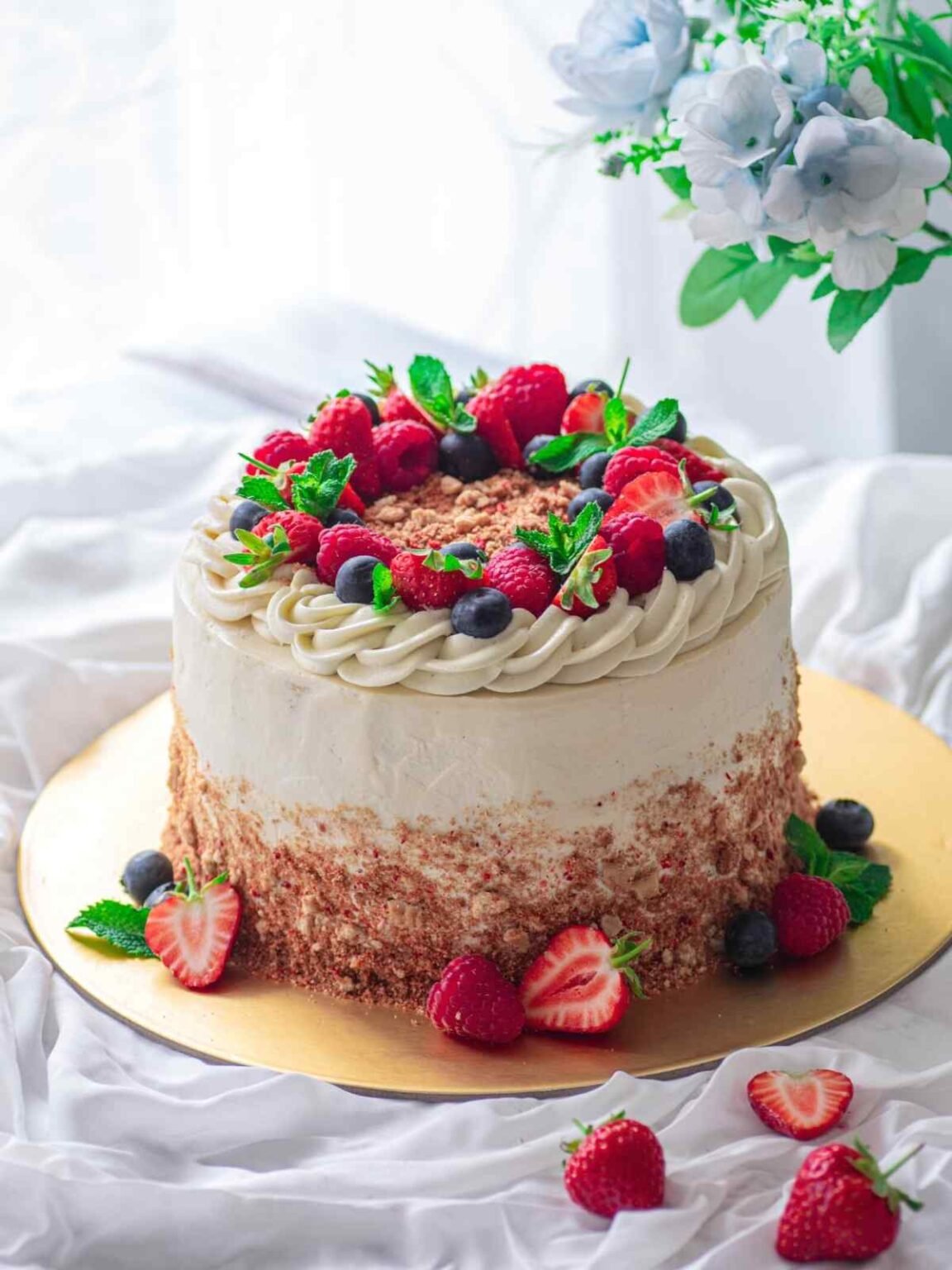 Strawberry Cheesecake Cake (2 in 1 Cake & Cheesecake) - SugarYums
