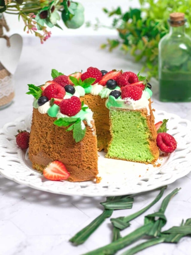 Pandan Cake Recipe: Easy Pandan Chiffon Cake - SugarYums