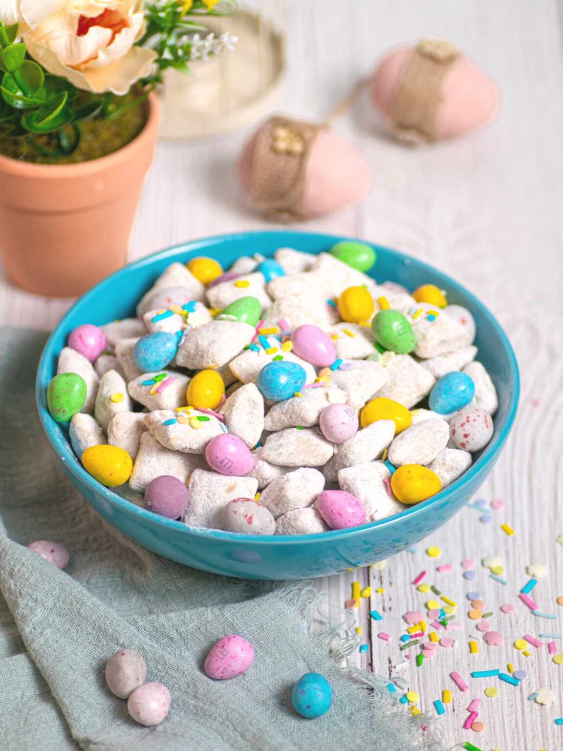 Easter Puppy Chow Recipe (Bunny Bait) - SugarYums