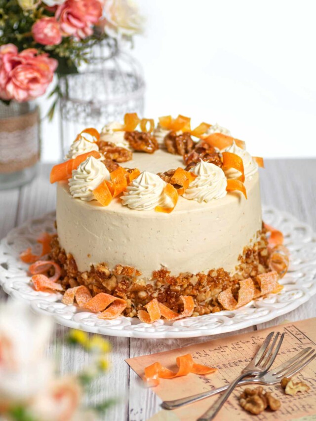 Mini Carrot Cake with Cream Cheese Frosting - SugarYums