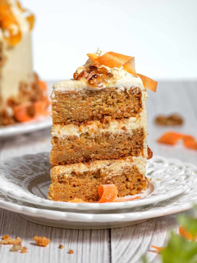 Mini Carrot Cake with Cream Cheese Frosting - SugarYums