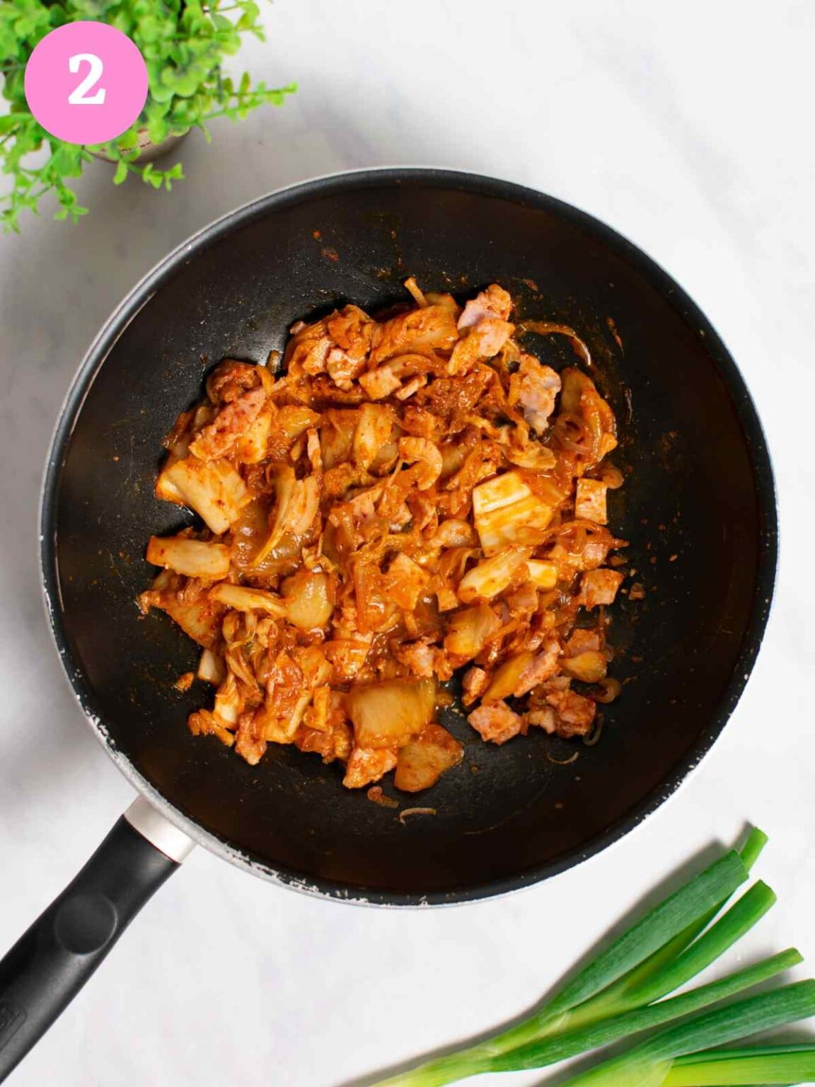 15 Minute Creamy Kimchi Pasta with Bacon (김치파스타) - SugarYums