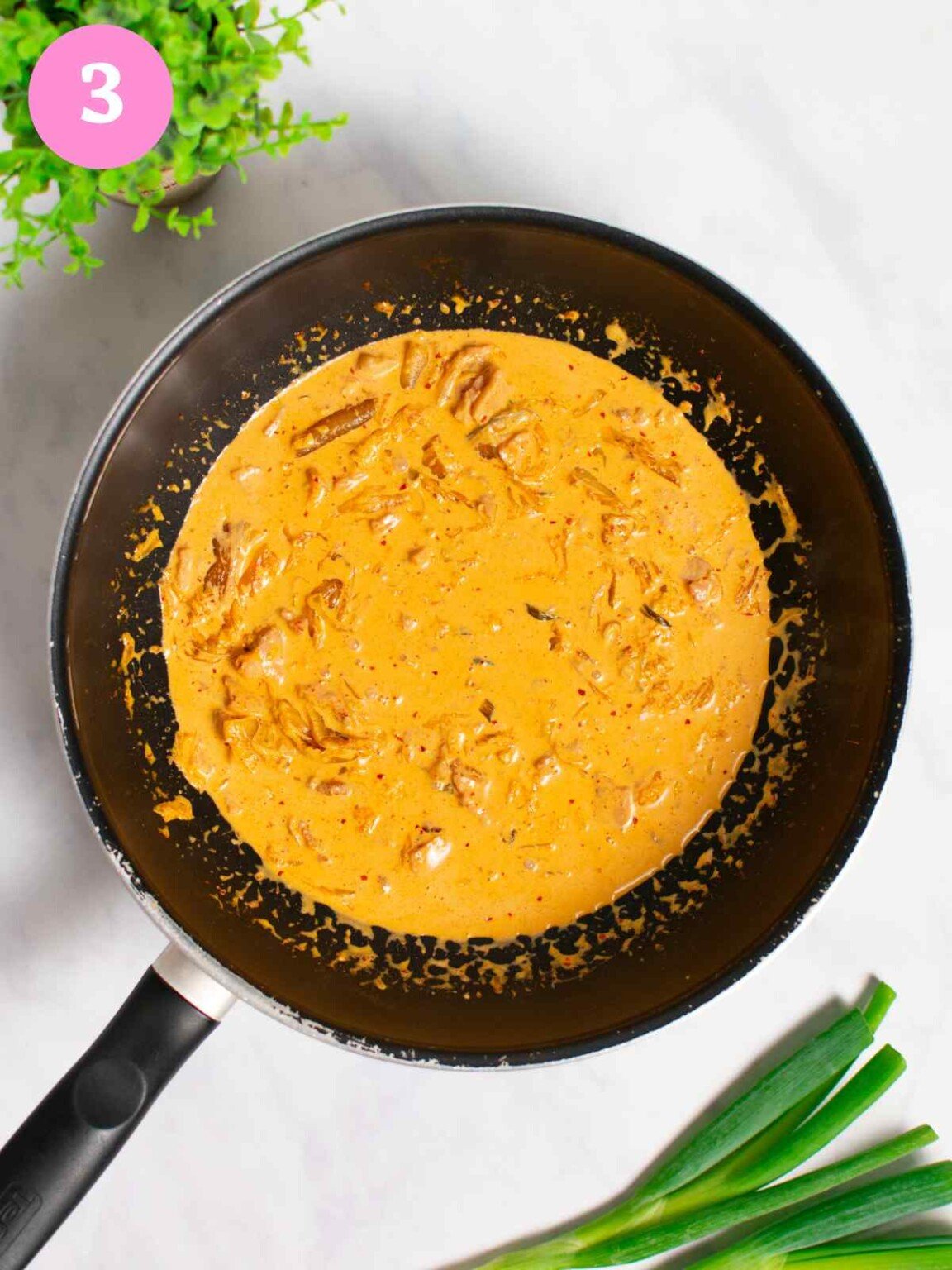 15 Minute Creamy Kimchi Pasta with Bacon (김치파스타) - SugarYums