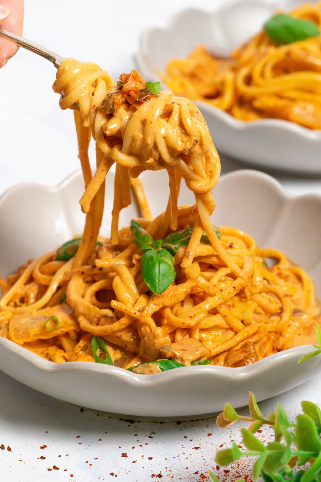 15 Minute Creamy Kimchi Pasta with Bacon (김치파스타) - SugarYums