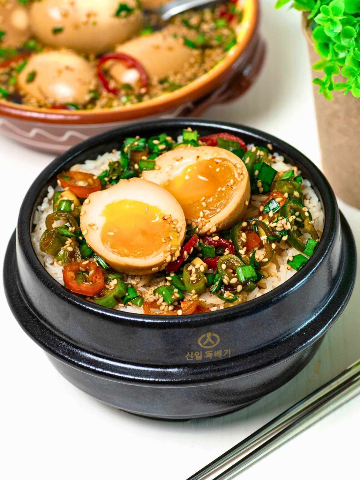 Easy Korean Mayak Eggs: Soy Marinated Eggs (마약계란) - SugarYums